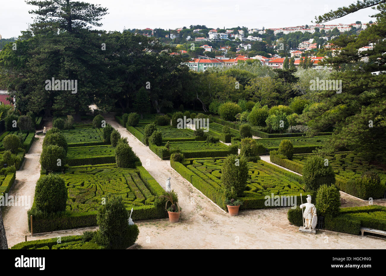 Shaped shrubs hi-res stock photography and images - Alamy
