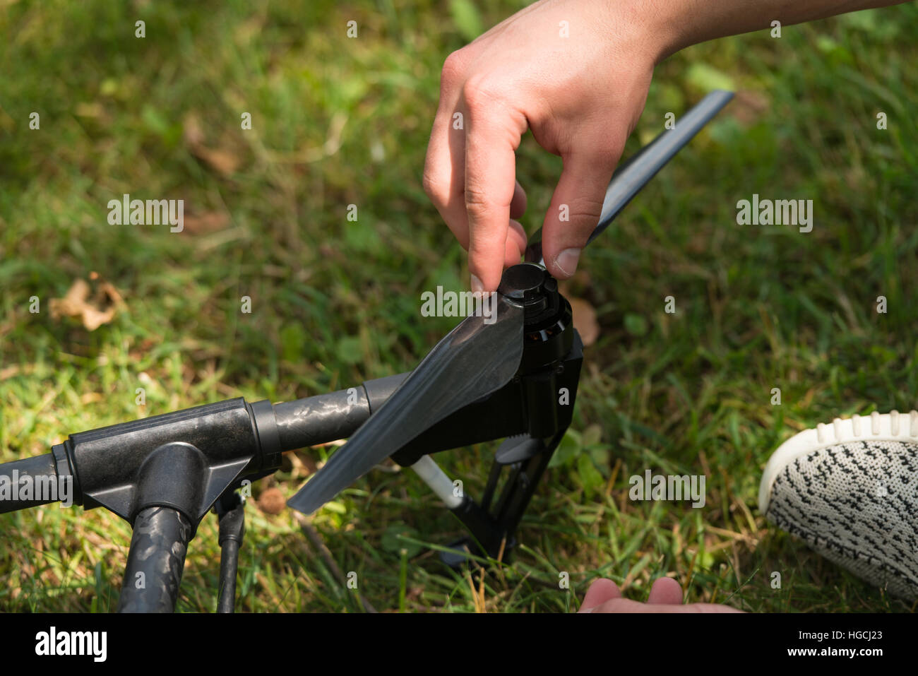 Engineer fixing uav drone hi-res stock photography and images - Alamy