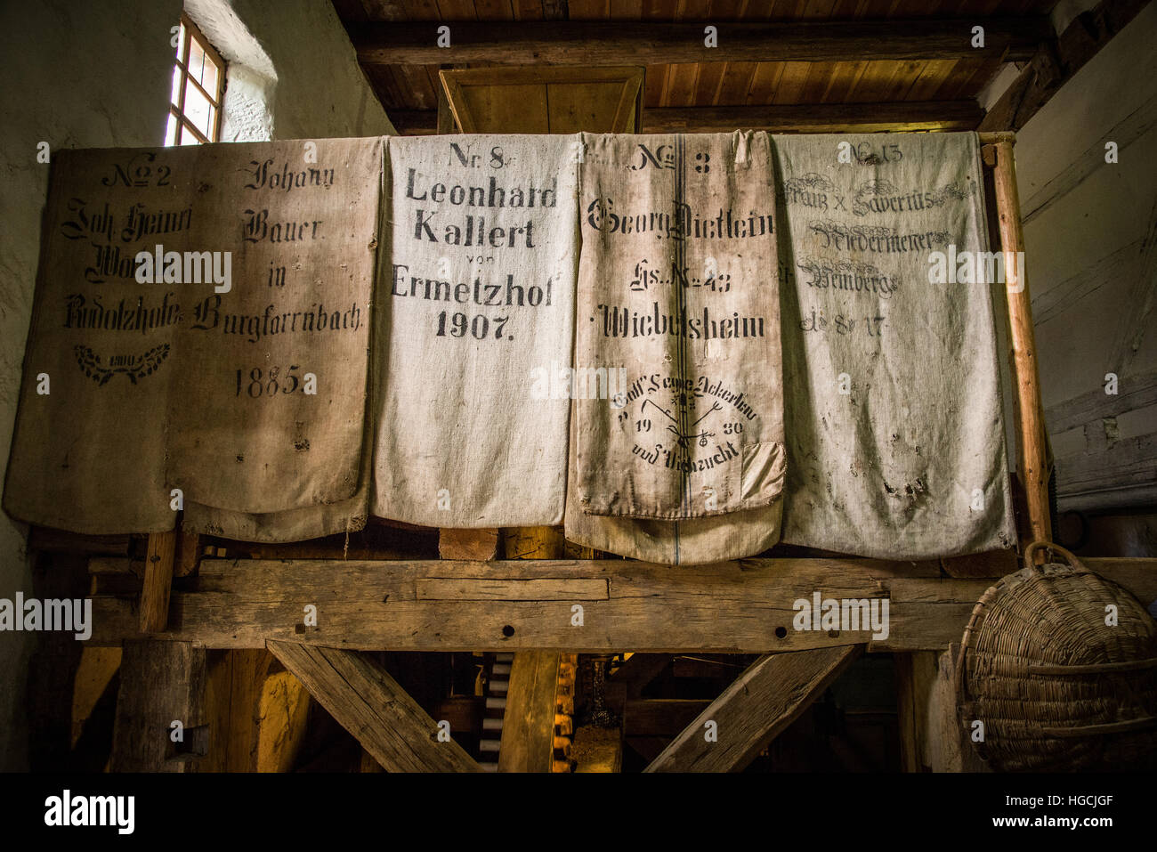 Gunnysack hi-res stock photography and images - Alamy