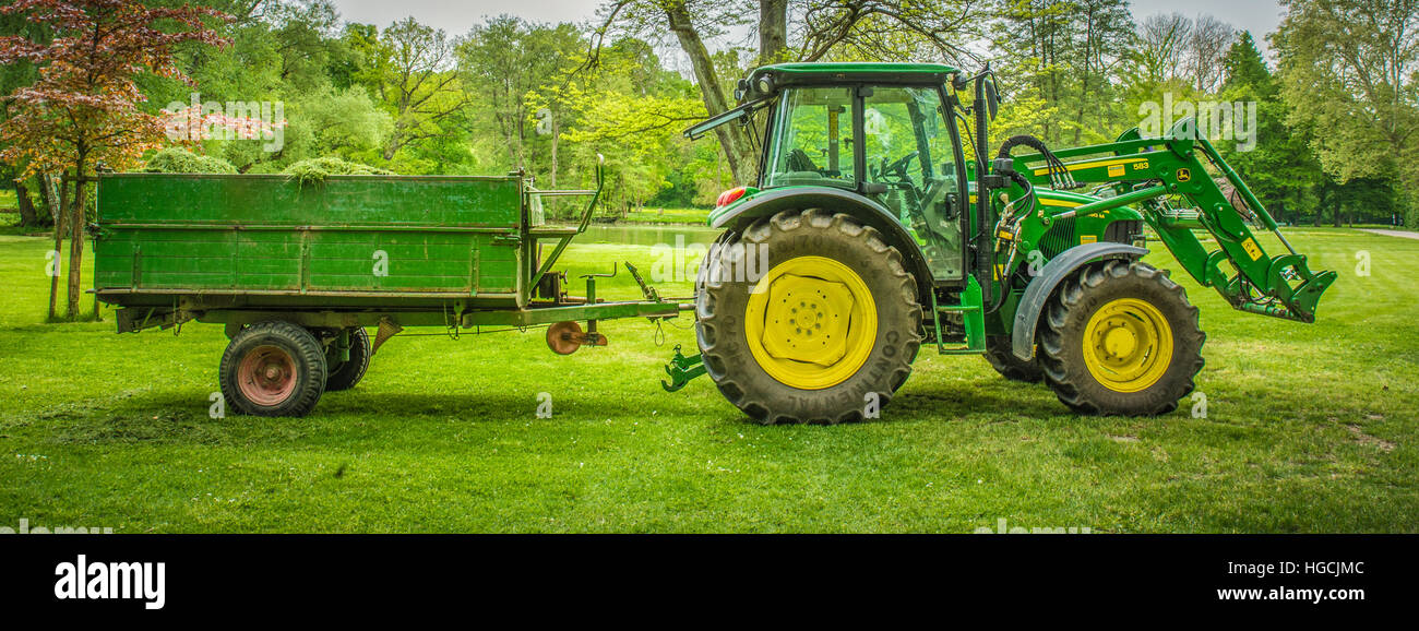 Tractor with trailer Stock Photo - Alamy