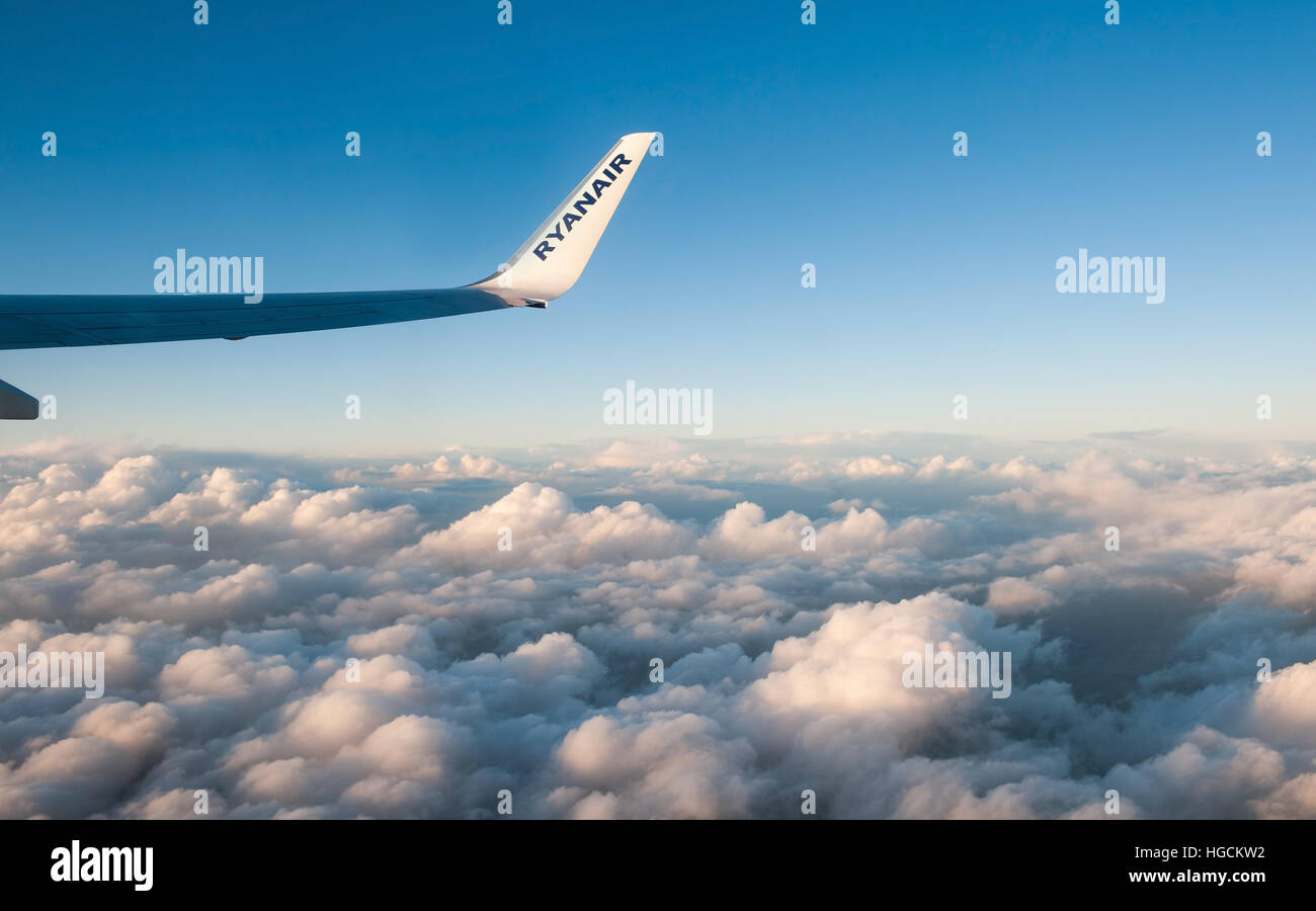 737 airplane wing hi-res stock photography and images - Alamy
