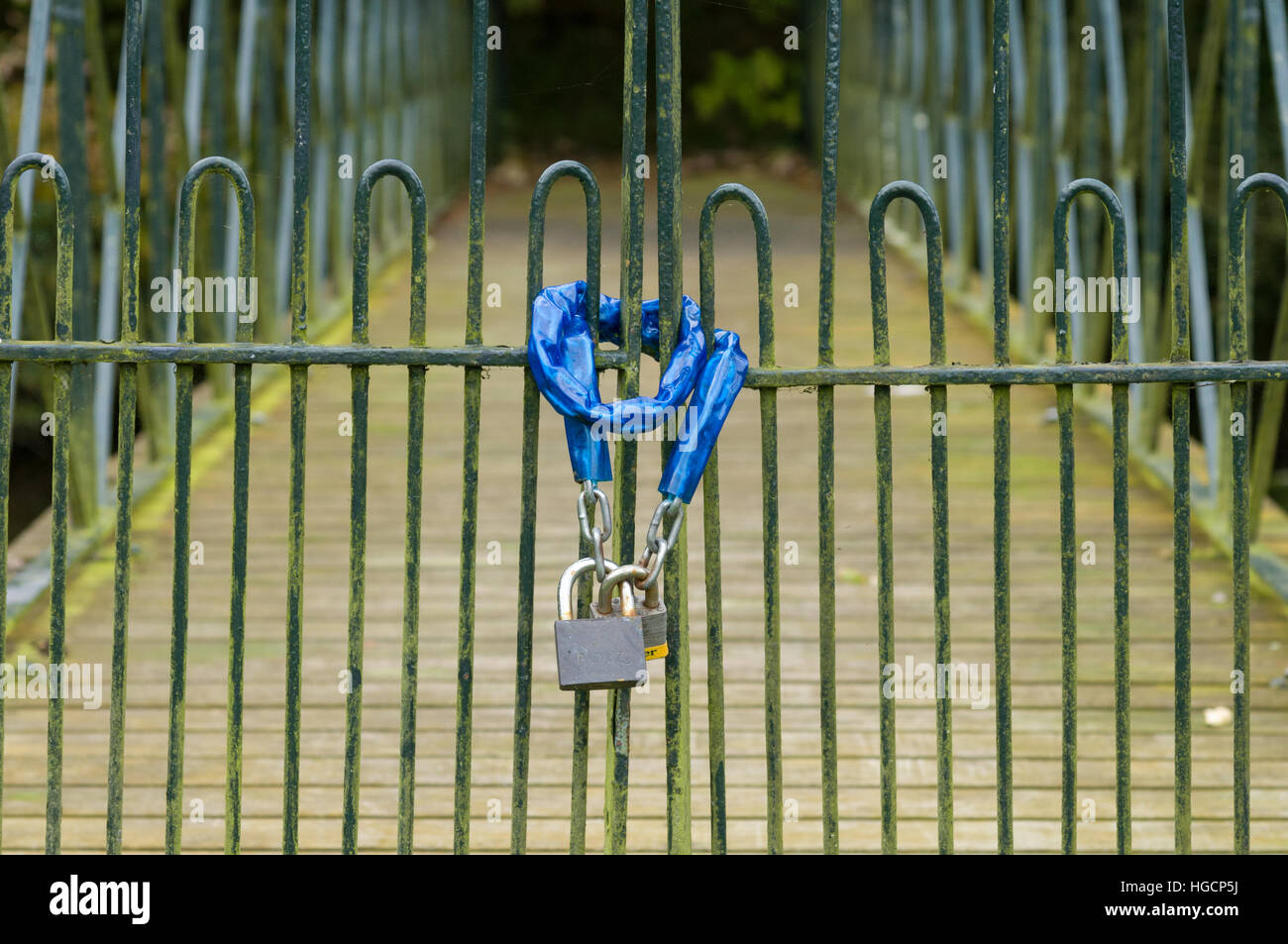 Padlocked gates hi-res stock photography and images - Alamy