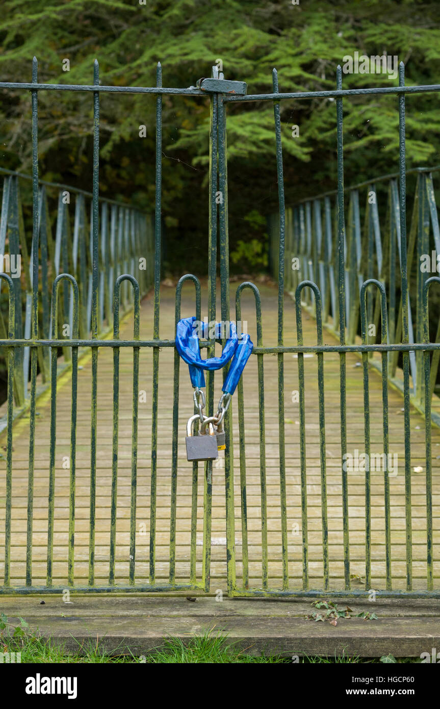 Padlocked gates hi-res stock photography and images - Alamy