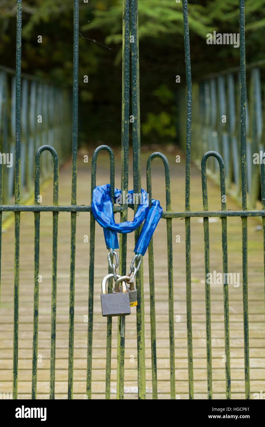 Padlocked gates hi-res stock photography and images - Alamy