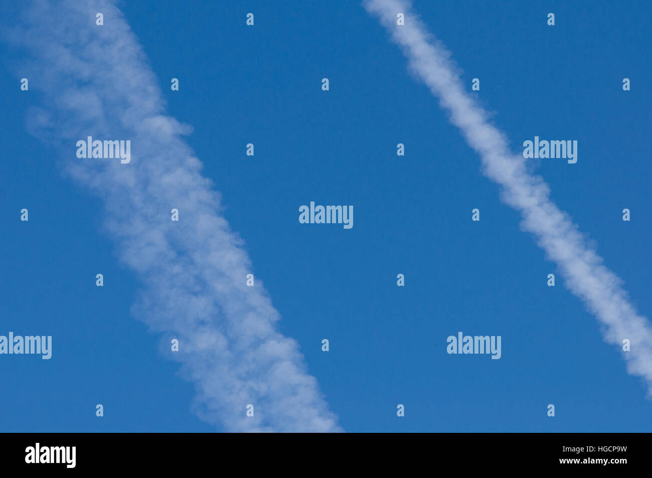 Vapour trails contrails hi-res stock photography and images - Alamy