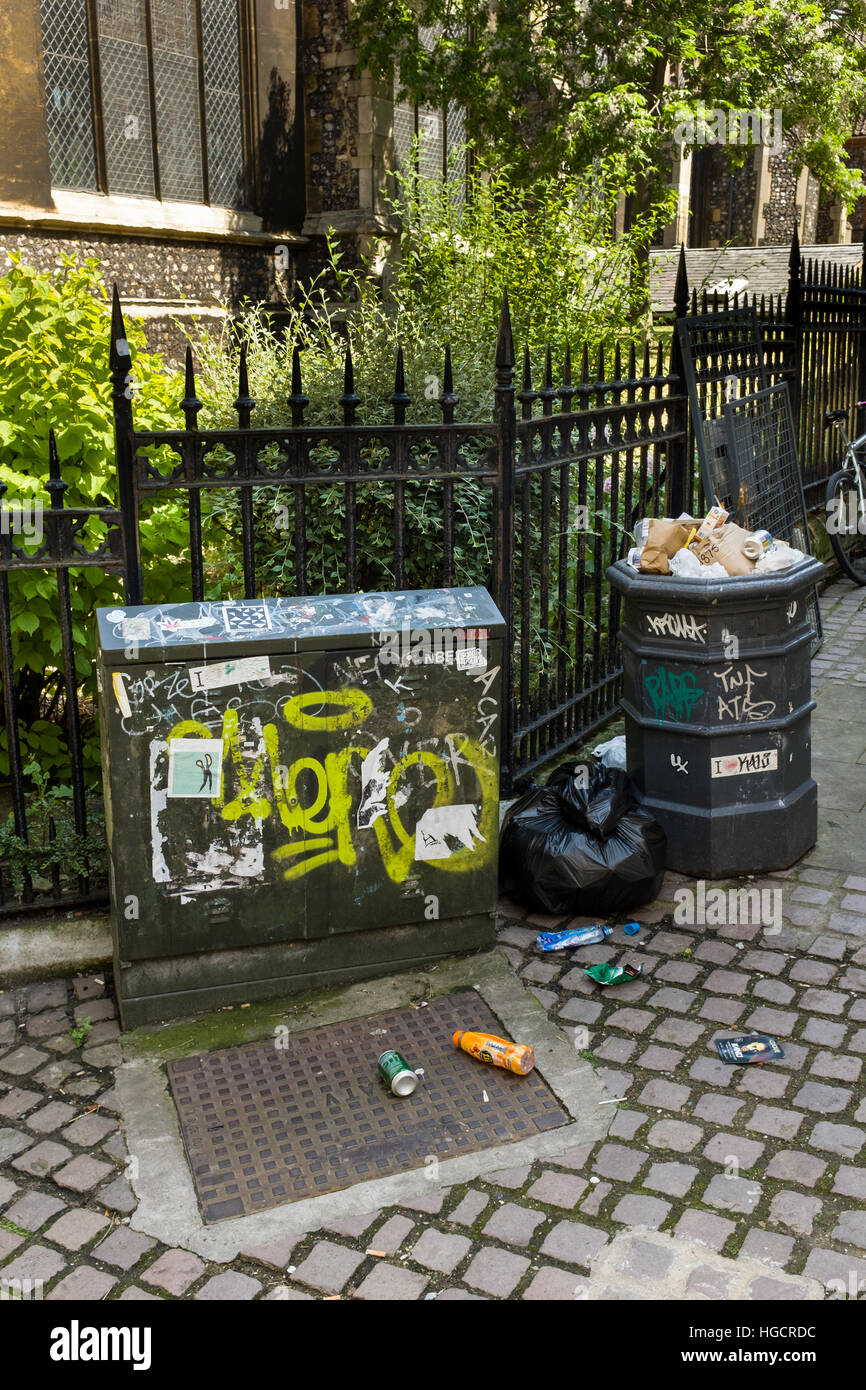 Overflowing rubbish or trash bin Stock Photo - Alamy