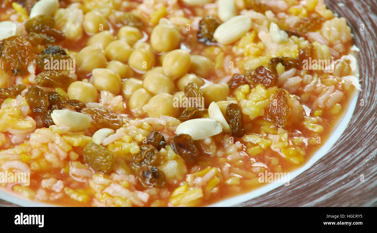 Egyptian rice with nuts and raisins: Ruz bil khalta Stock Photo - Alamy