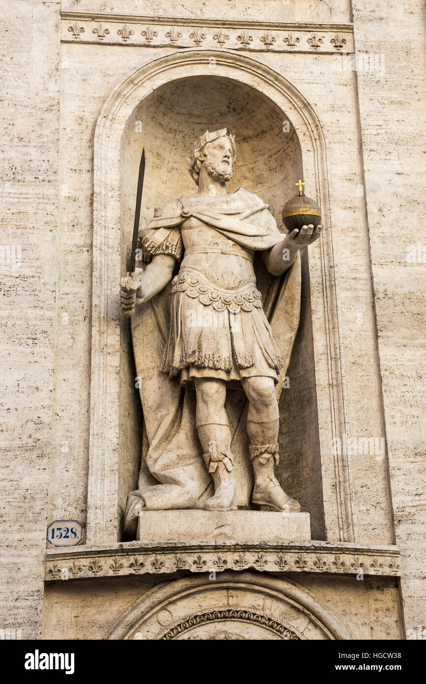 Antique statue hi-res stock photography and images - Alamy