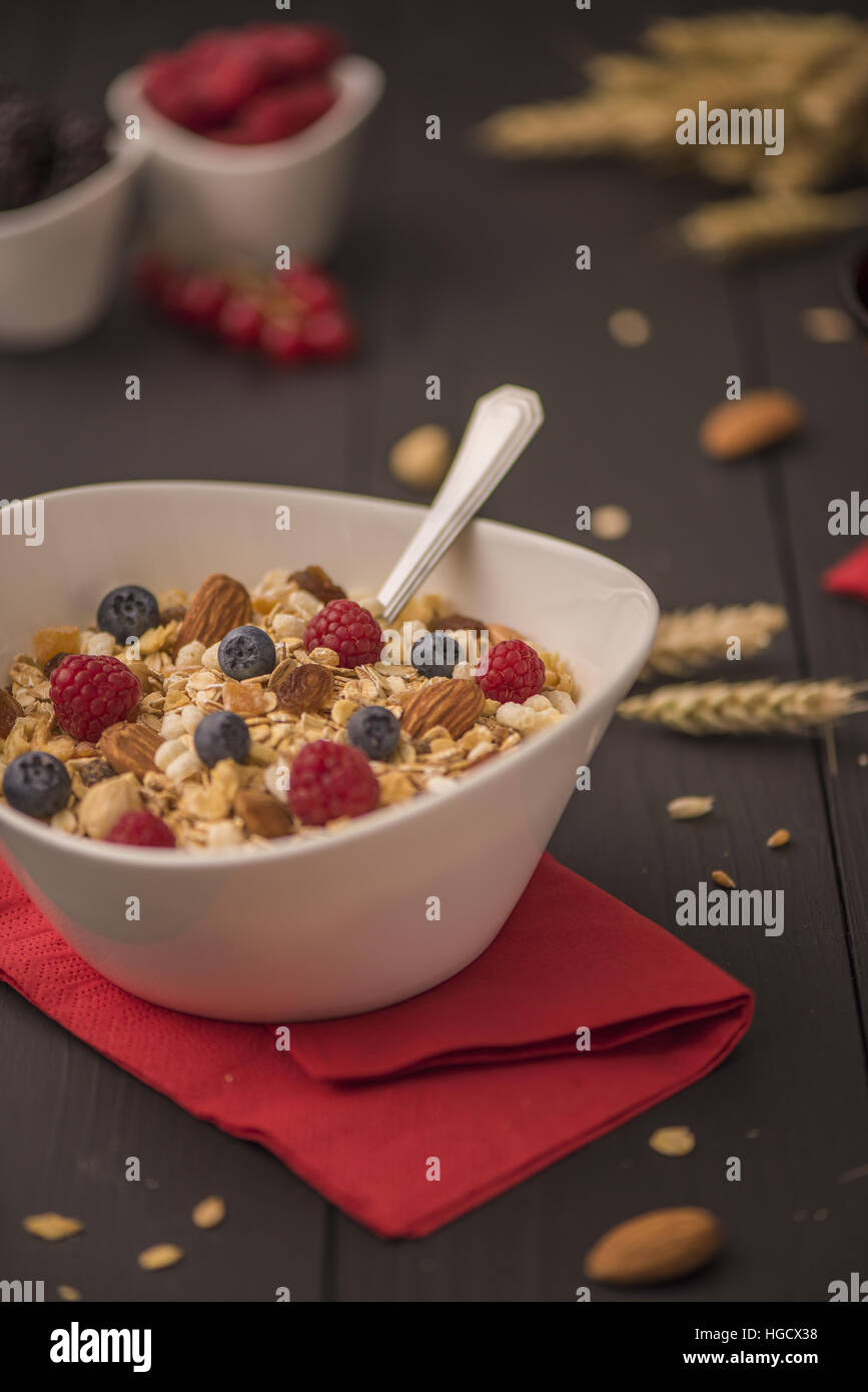 Cornflakes with fresh fruits and strawberries Stock Photo - Alamy