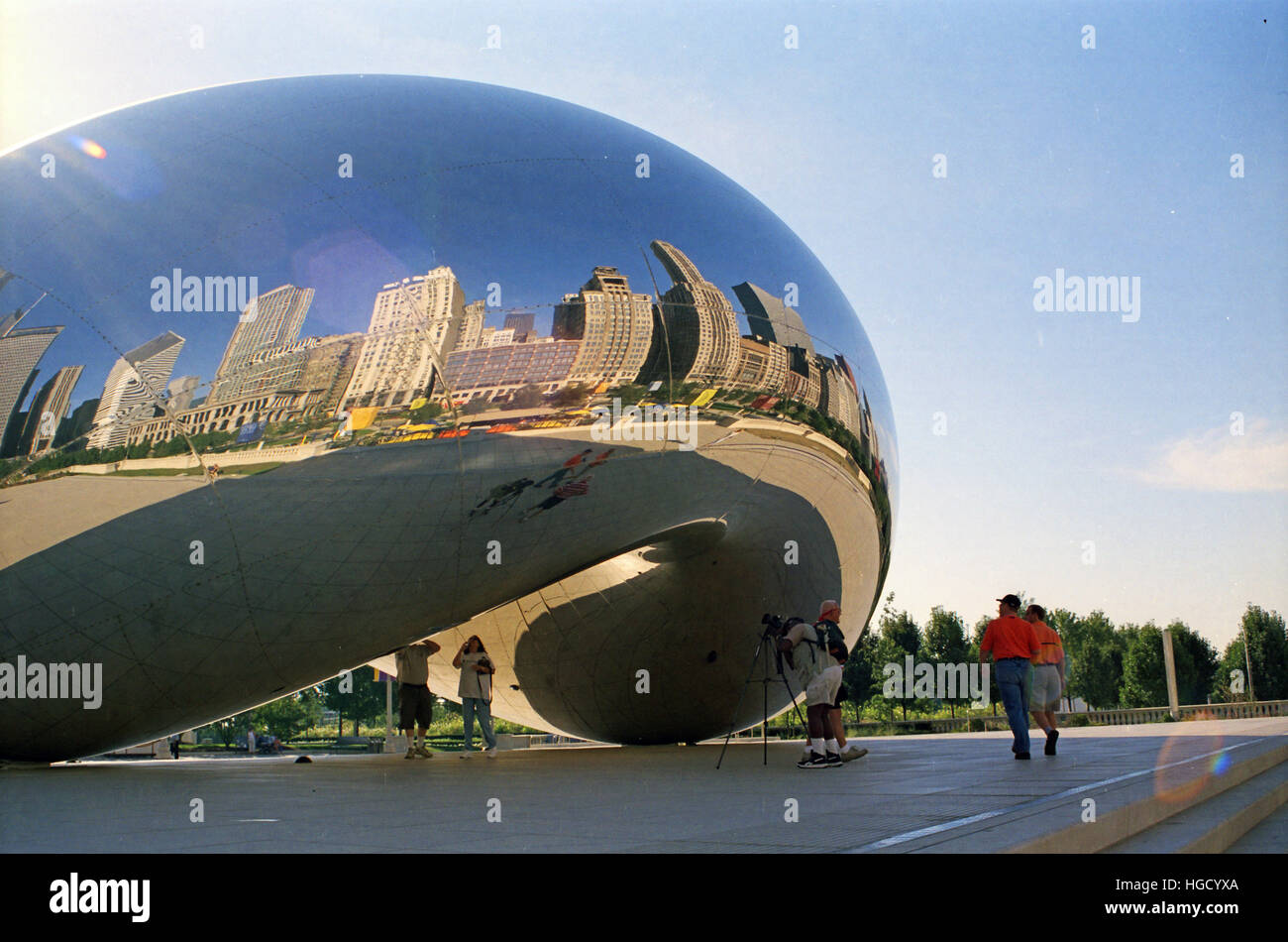 The seams in Cloud Gate, or "The Bean" in Chicago's Millennium Park can ...