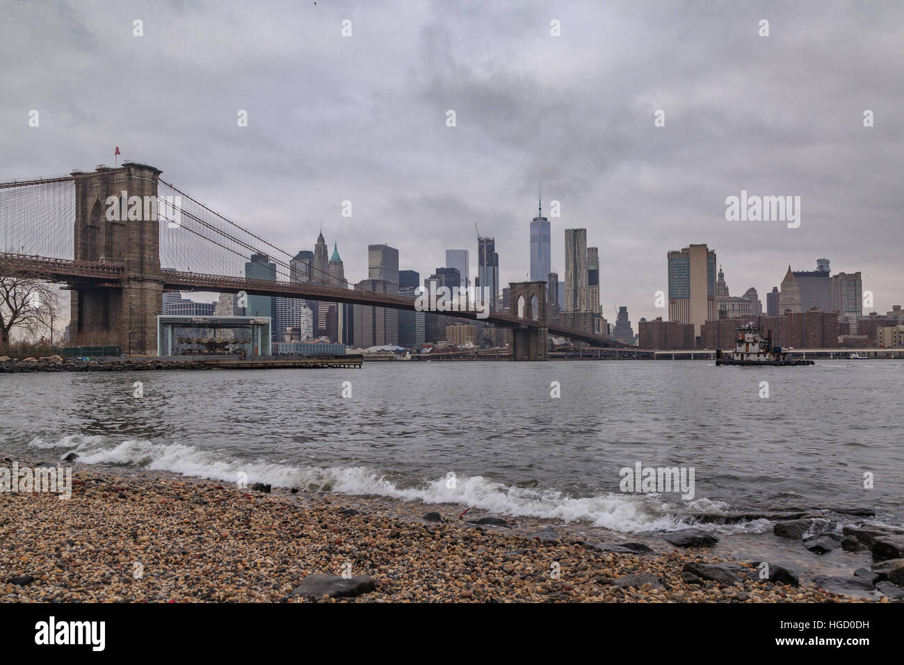 Lower manhattan and brooklyn bridge from pebble beach Stock Photo - Alamy
