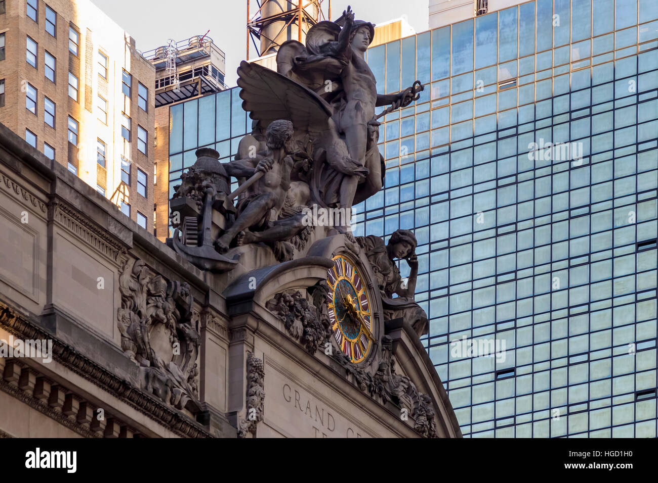 Famous clock grand central station hi-res stock photography and images ...