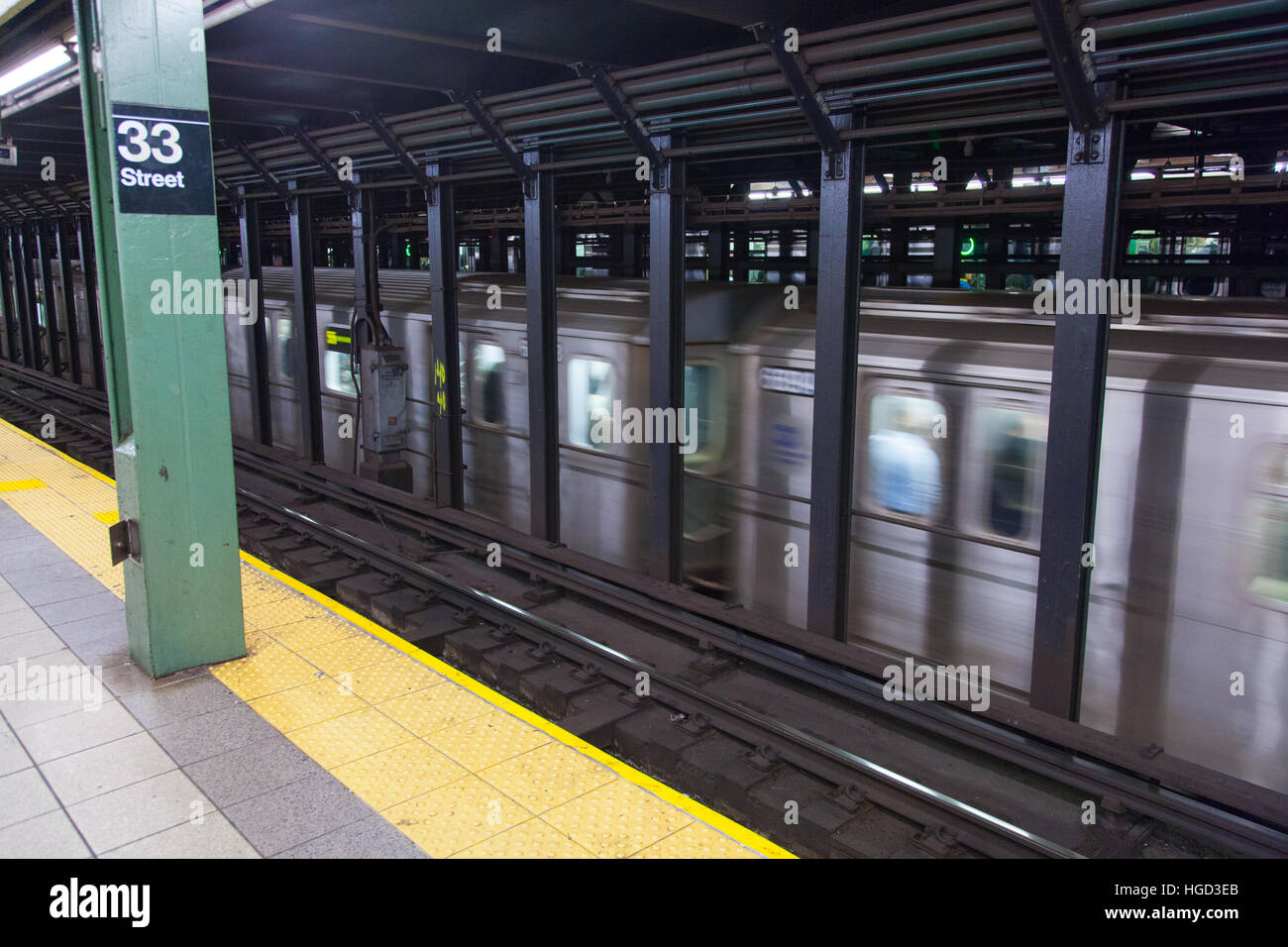 33rd street subway station hi-res stock photography and images - Alamy