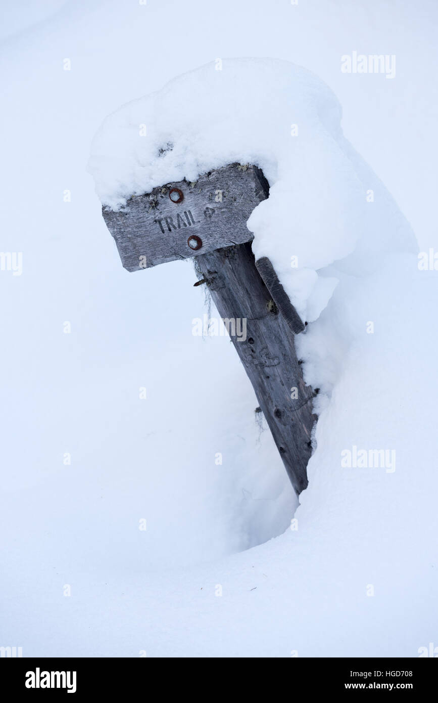 Snow mountains sign hi-res stock photography and images - Alamy