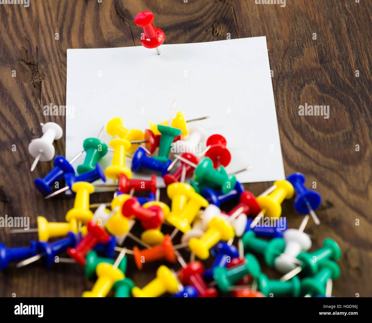 Thumbtack notepaper hi-res stock photography and images - Alamy
