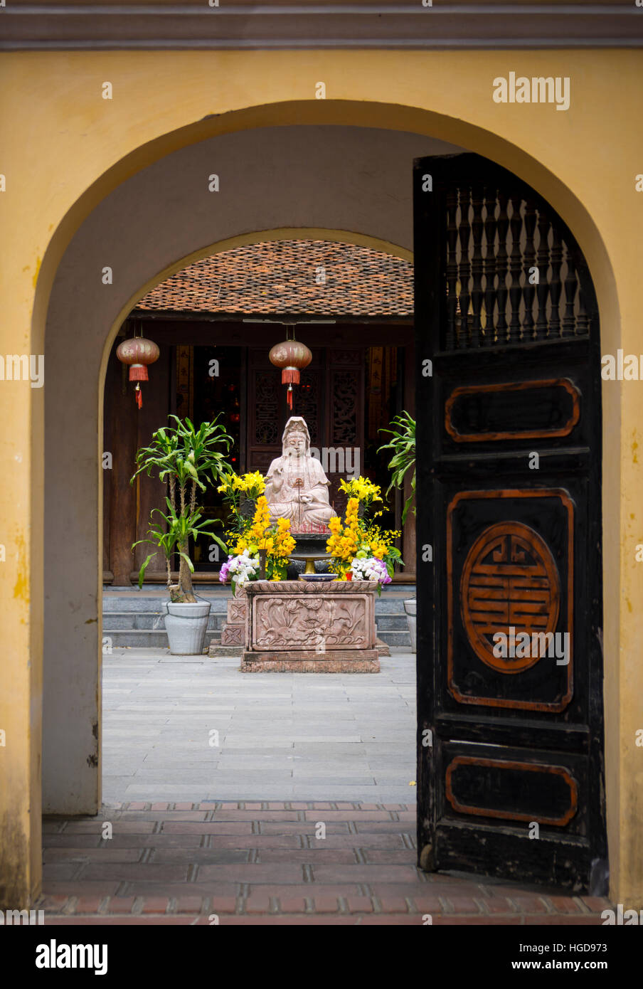 One Pillar Pagoda Stock Photo - Alamy
