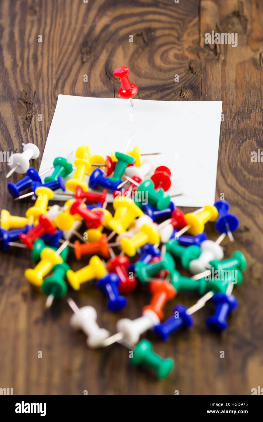 Thumbtack notepaper hi-res stock photography and images - Alamy