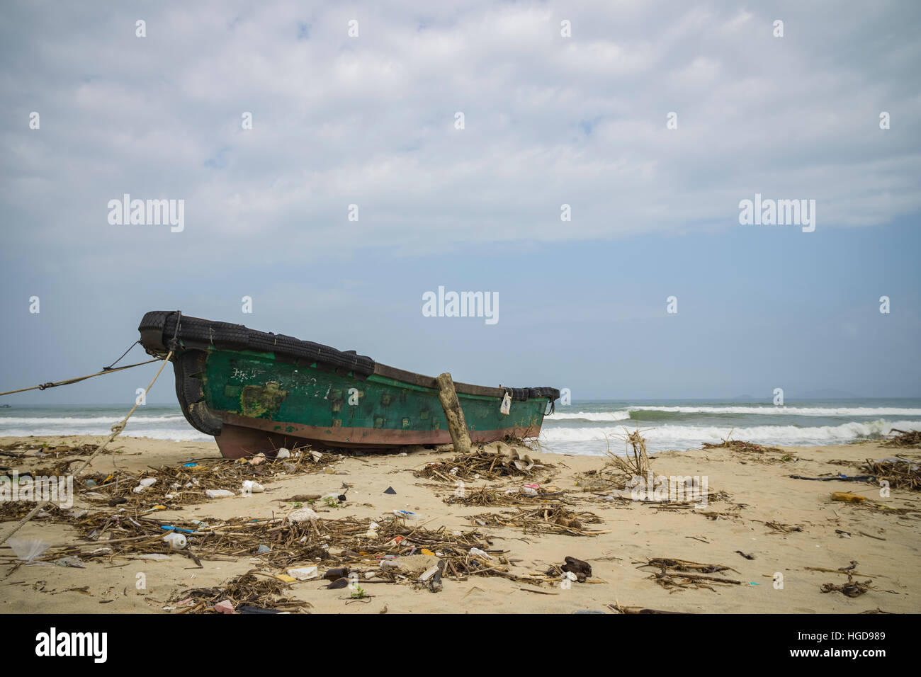 Dirty boat hi-res stock photography and images - Alamy