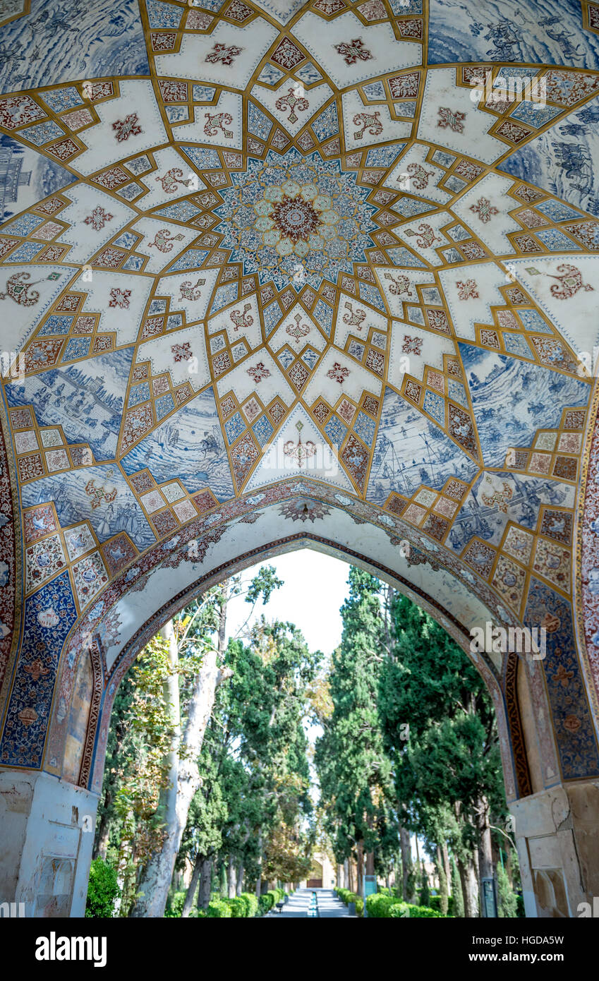 Pavilion details in oldest extant Persian garden in Iran called Fin ...
