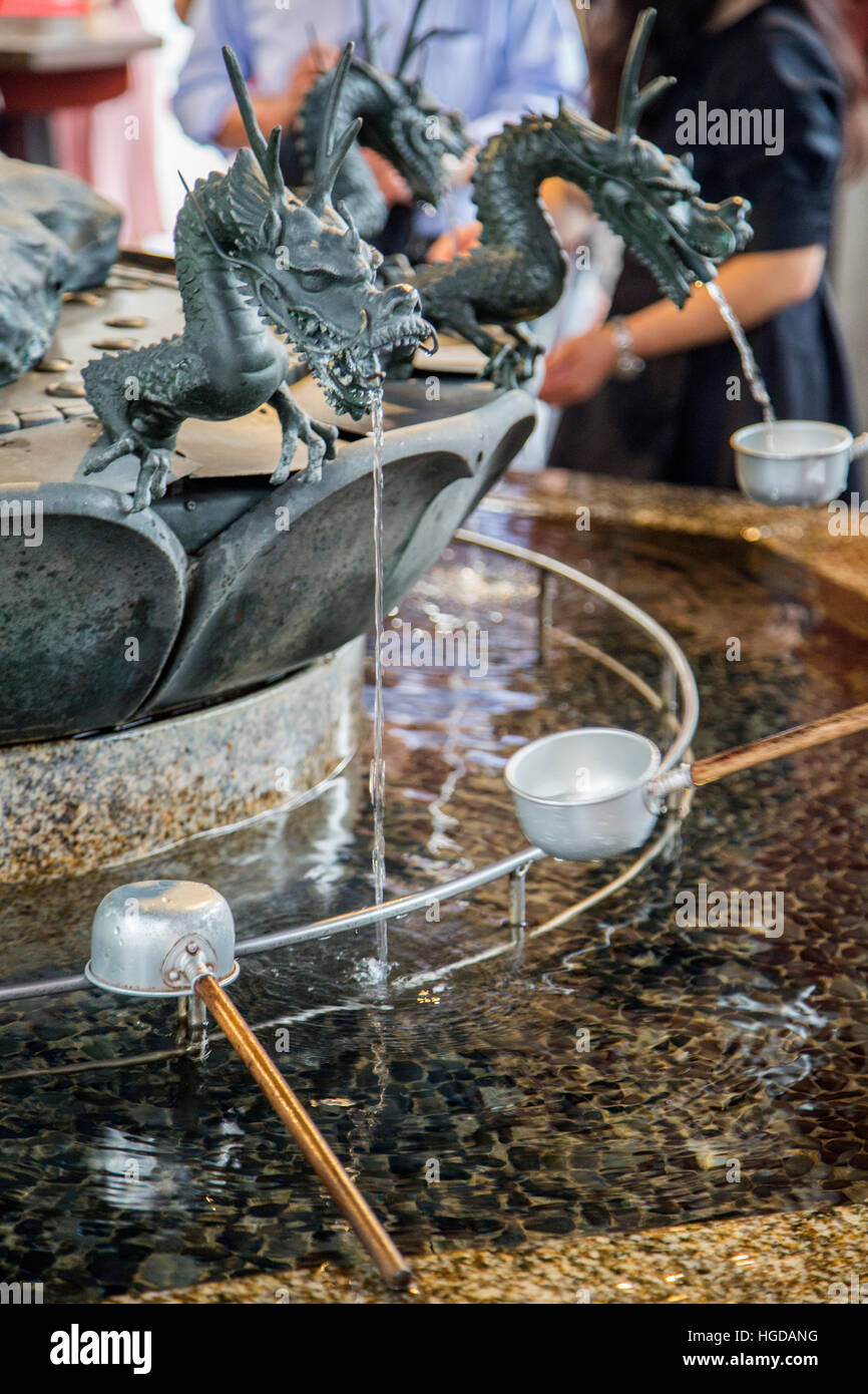 Ritual drinking water at the Asakusa temple in Tokyo, Japan Stock Photo ...
