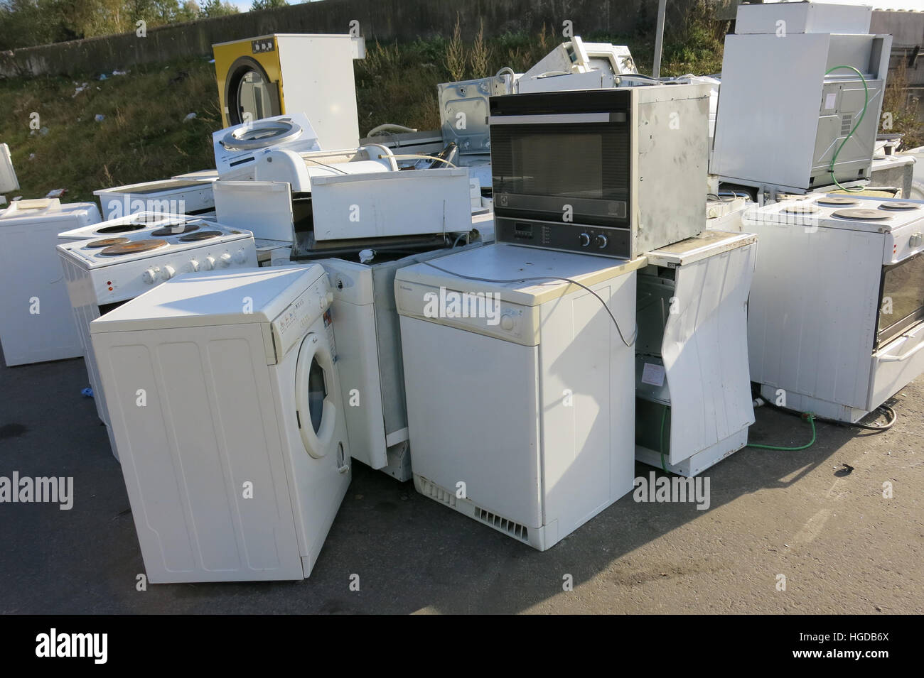 Electronic scrap hi-res stock photography and images - Alamy