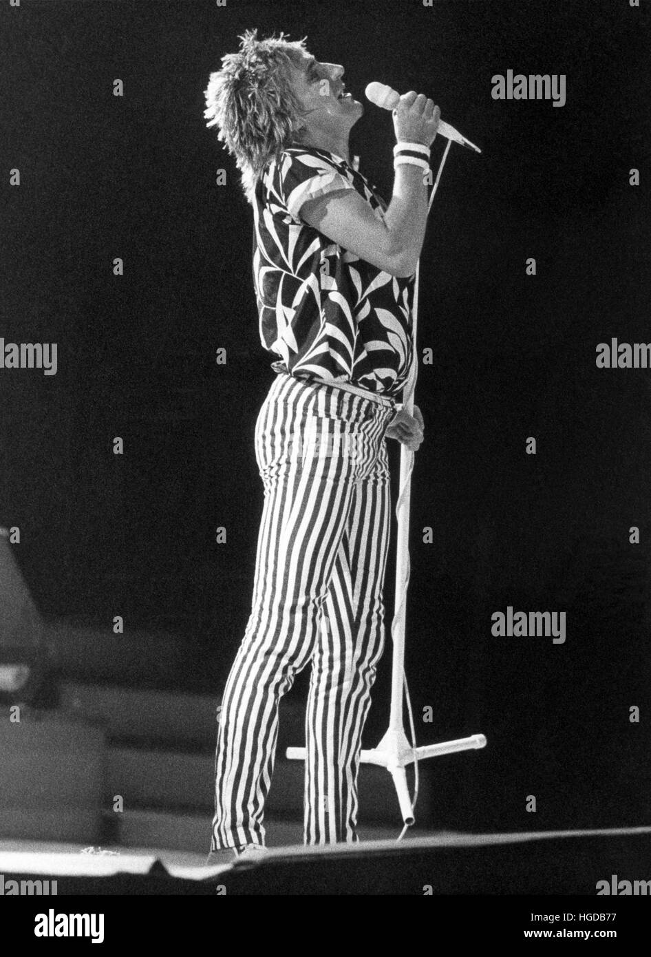 Scottish rock singer rod stewart Black and White Stock Photos & Images ...