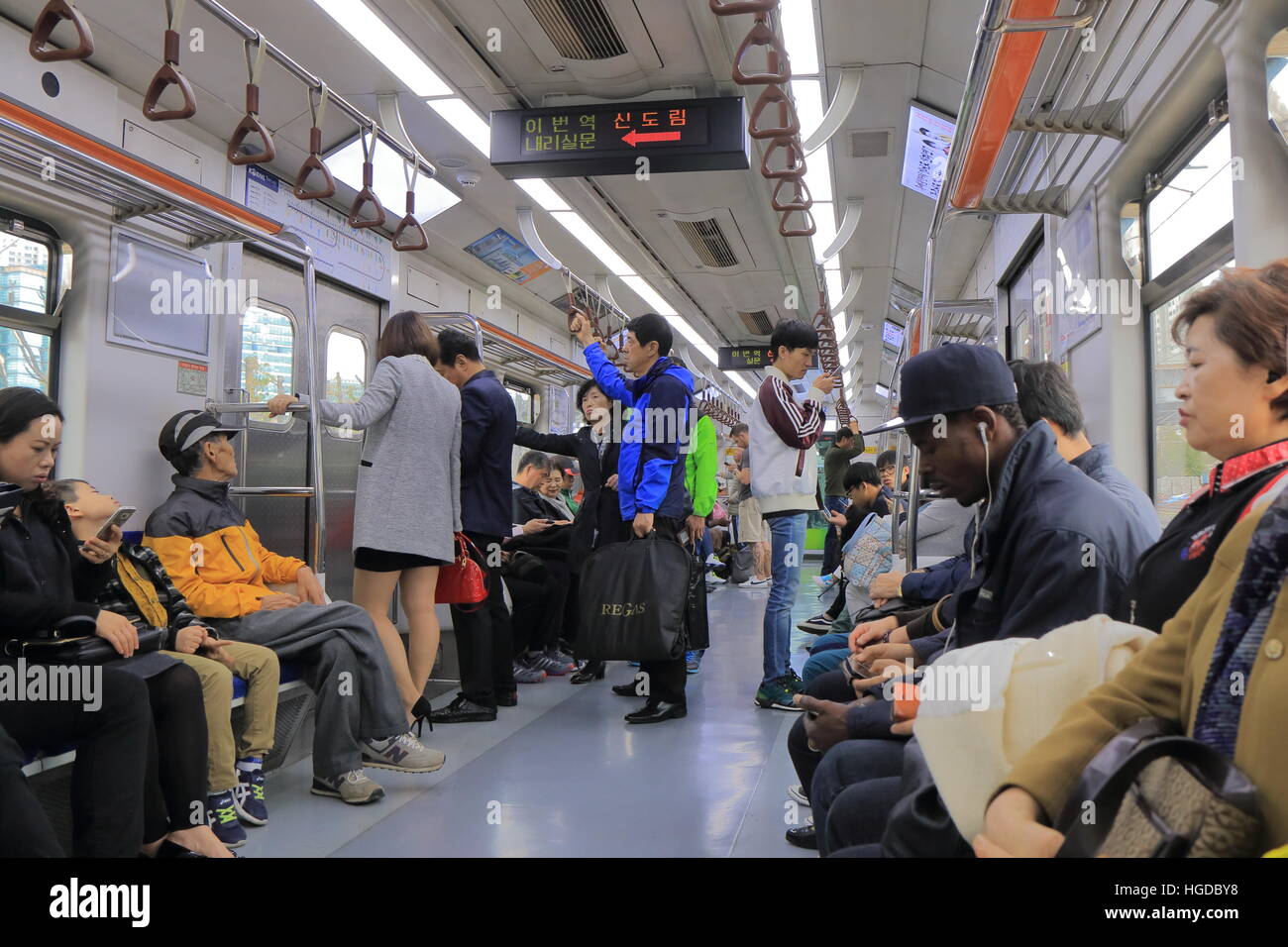 People commute by subway in Seoul South Korea Stock Photo - Alamy