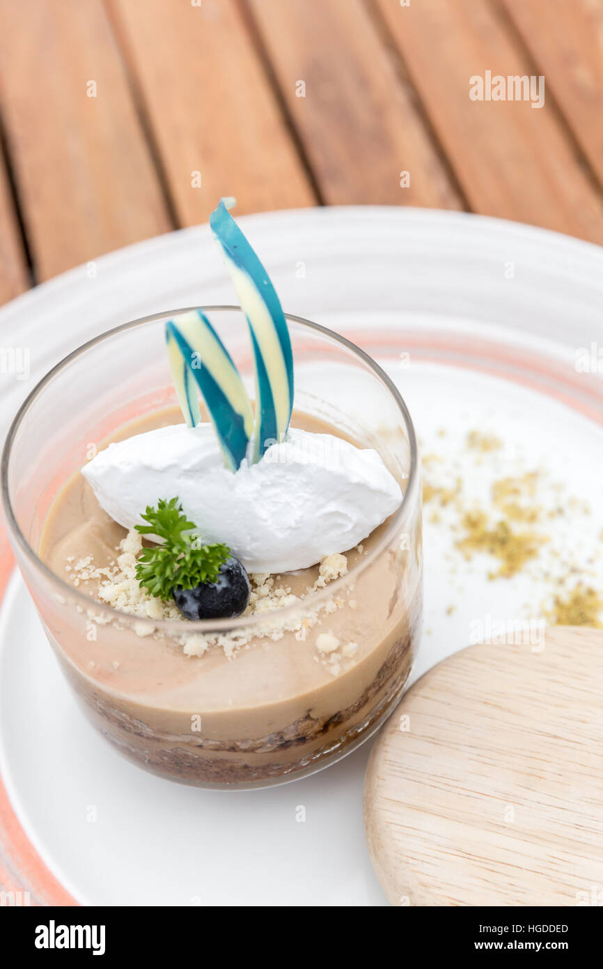 Dessert caramel Crumble custard sweet Stock Photo - Alamy