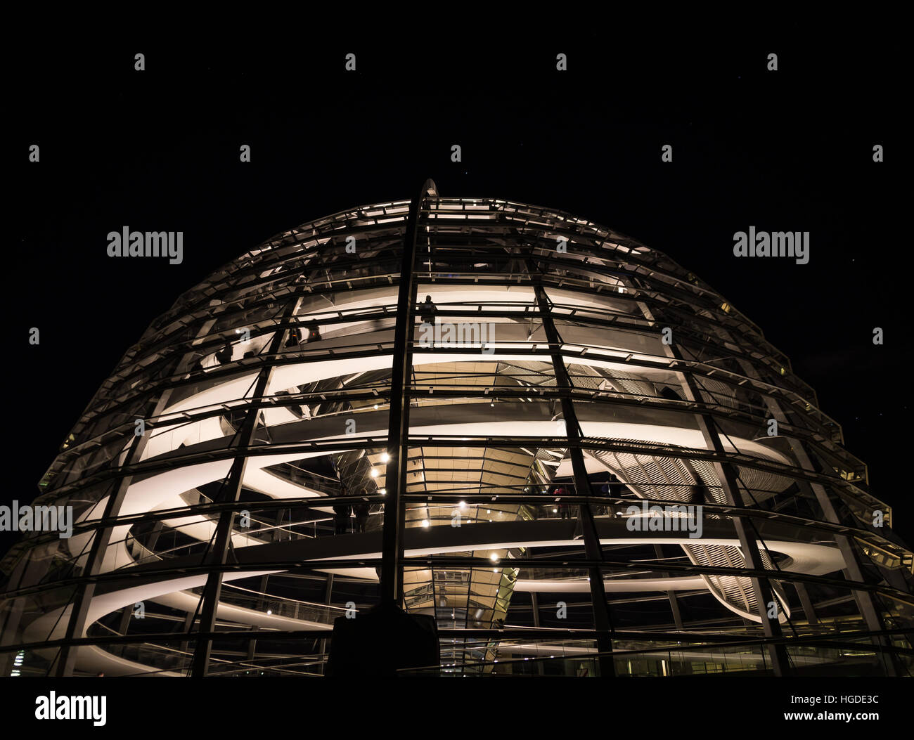 Dome of the reichstag hi-res stock photography and images - Alamy