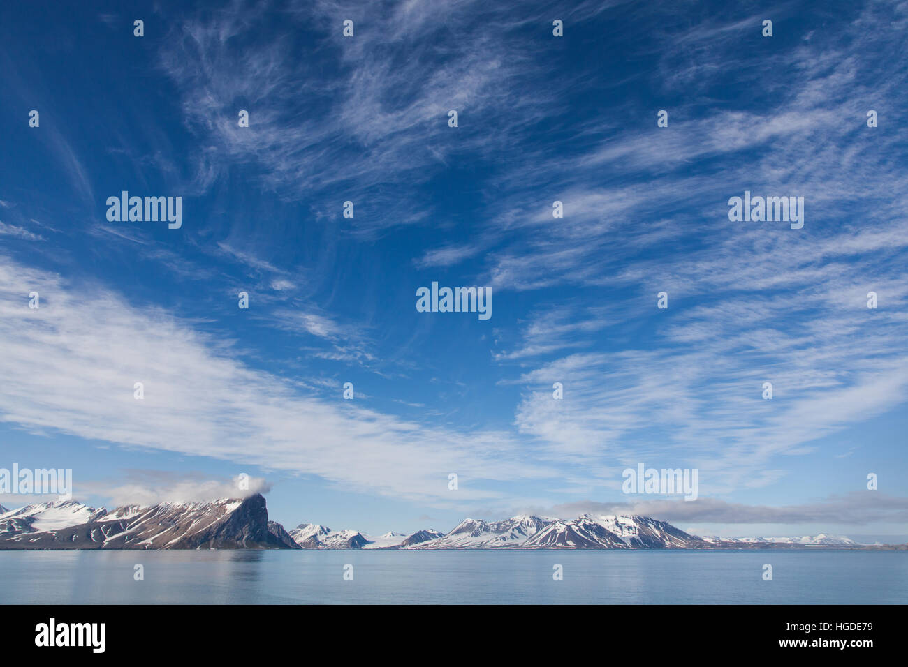 Svalbard mountains hi-res stock photography and images - Alamy