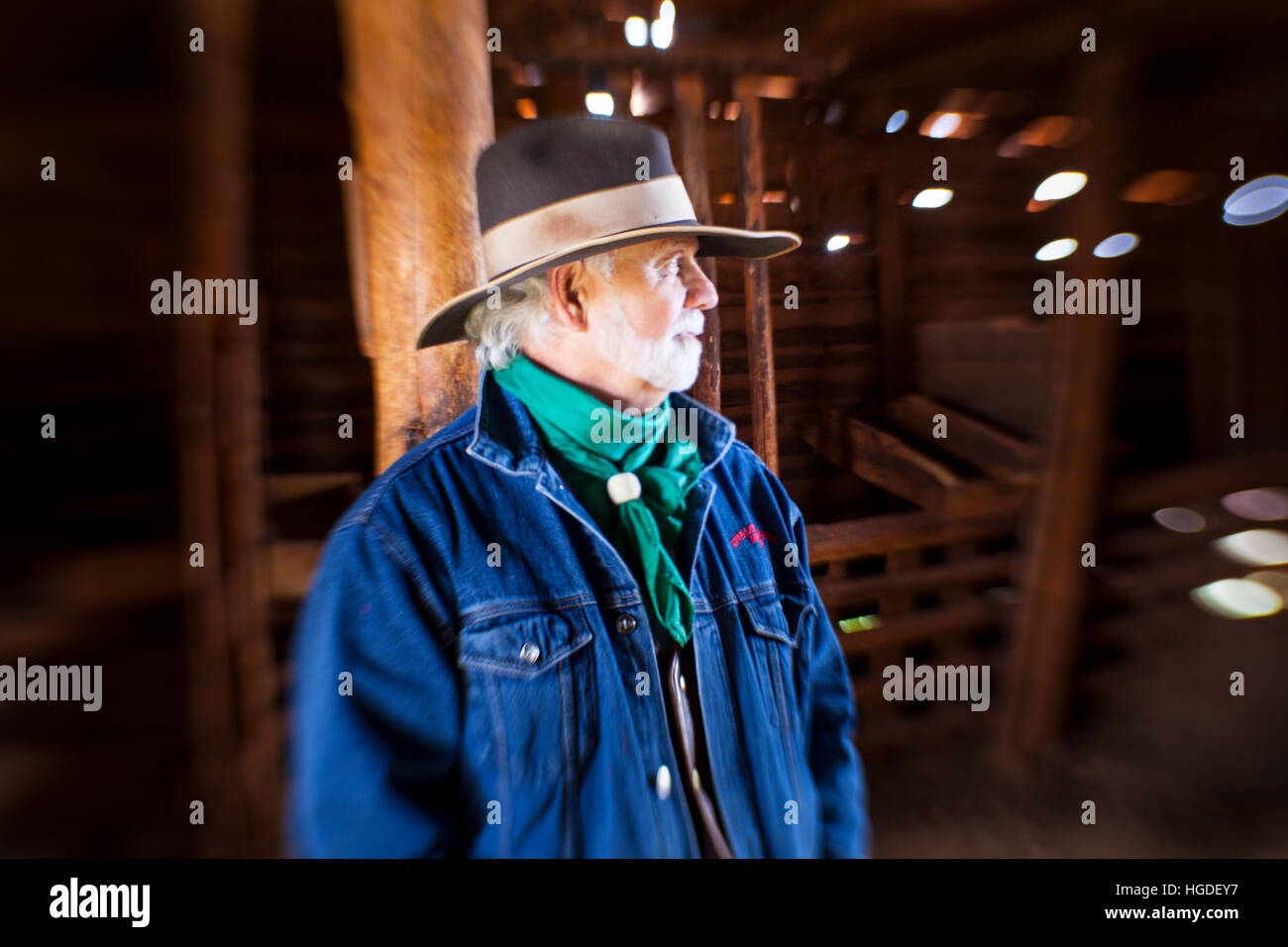 LB00144-00...WYOMING - Clint Black in the barn at Willow Creek Ranch ...