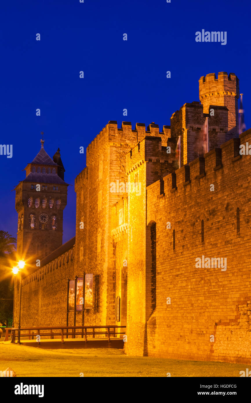 Cardiff castle hi-res stock photography and images - Alamy