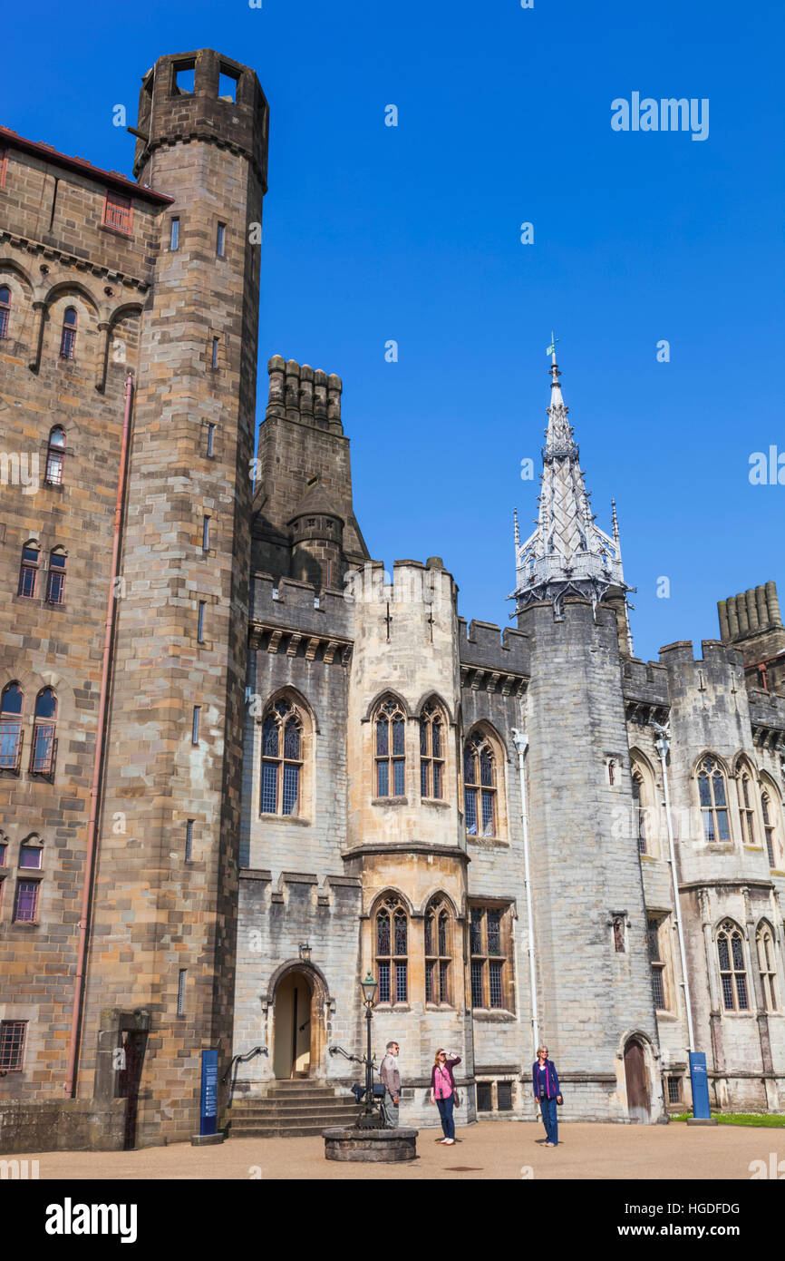 Wales, Cardiff, Cardiff Castle Stock Photo - Alamy