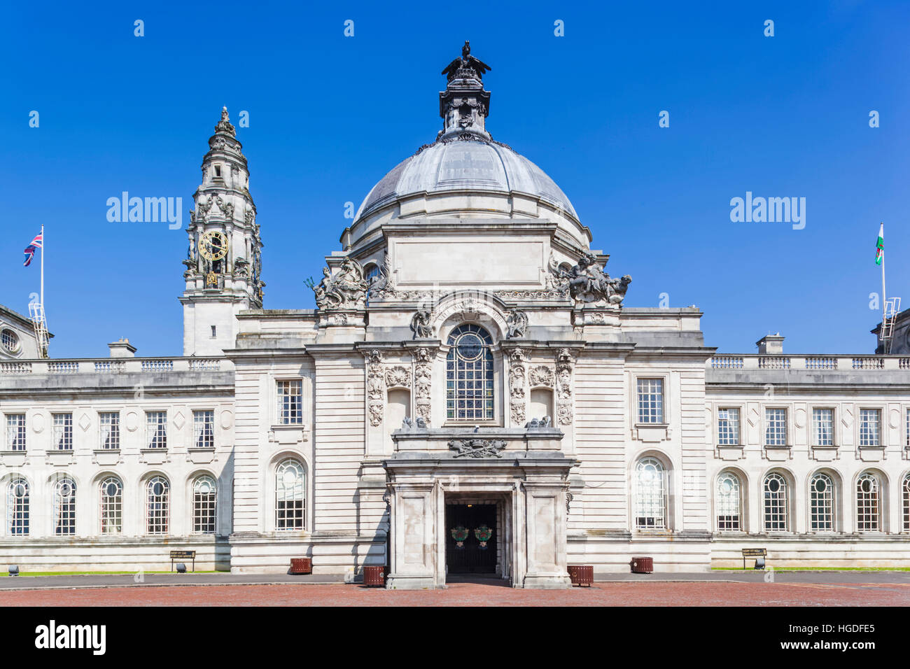 Wales, Cardiff, City Hall Stock Photo - Alamy