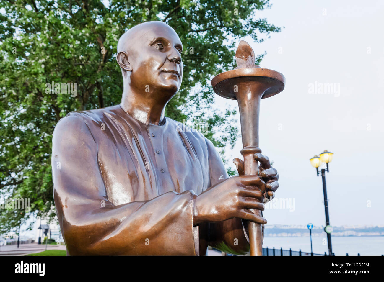 World peace statue hi-res stock photography and images - Alamy