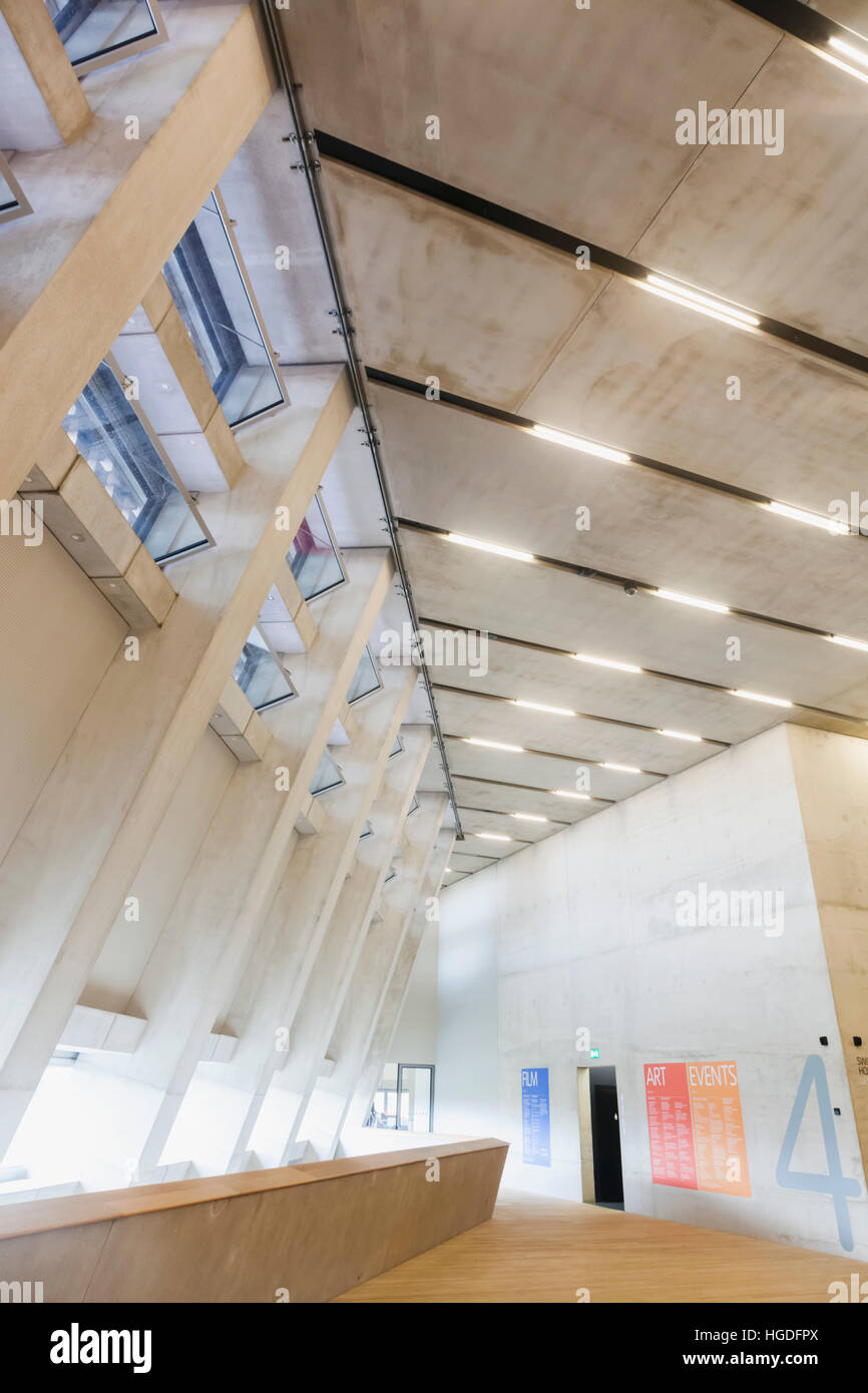 Tate modern interior london hi-res stock photography and images - Alamy