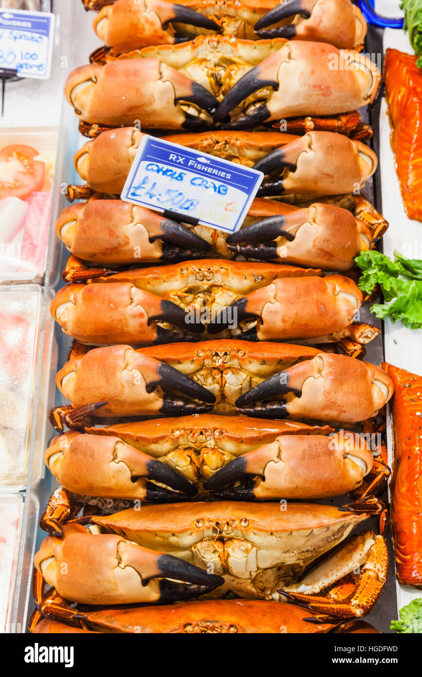 Fish shop display hi-res stock photography and images - Alamy