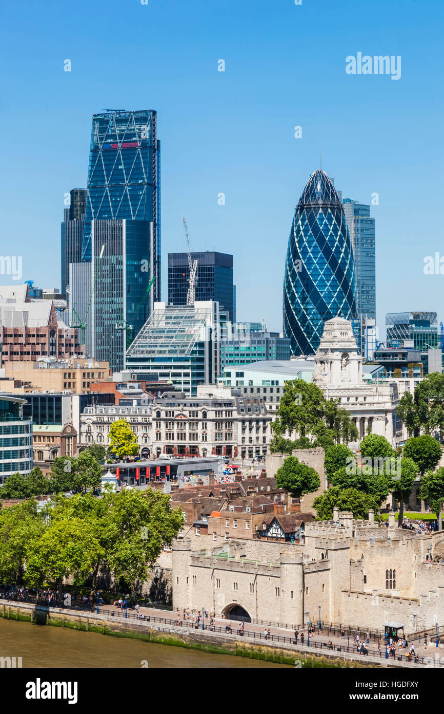 London skyline from river hi-res stock photography and images - Alamy