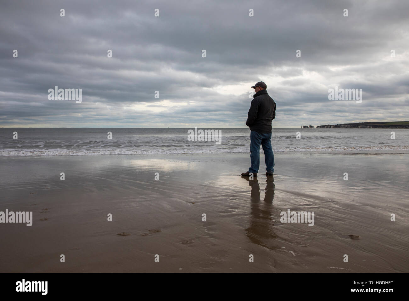 Man standing alone at beach hi-res stock photography and images - Alamy