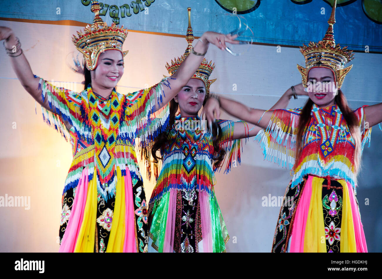 Manorah thai traditional dance hi-res stock photography and images - Alamy