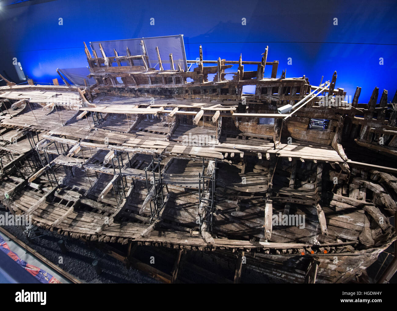 The mary rose ship sailing hi-res stock photography and images - Alamy