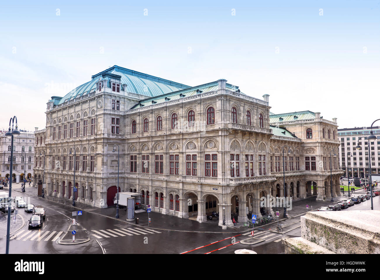 Exterior vienna state opera house hi-res stock photography and images ...
