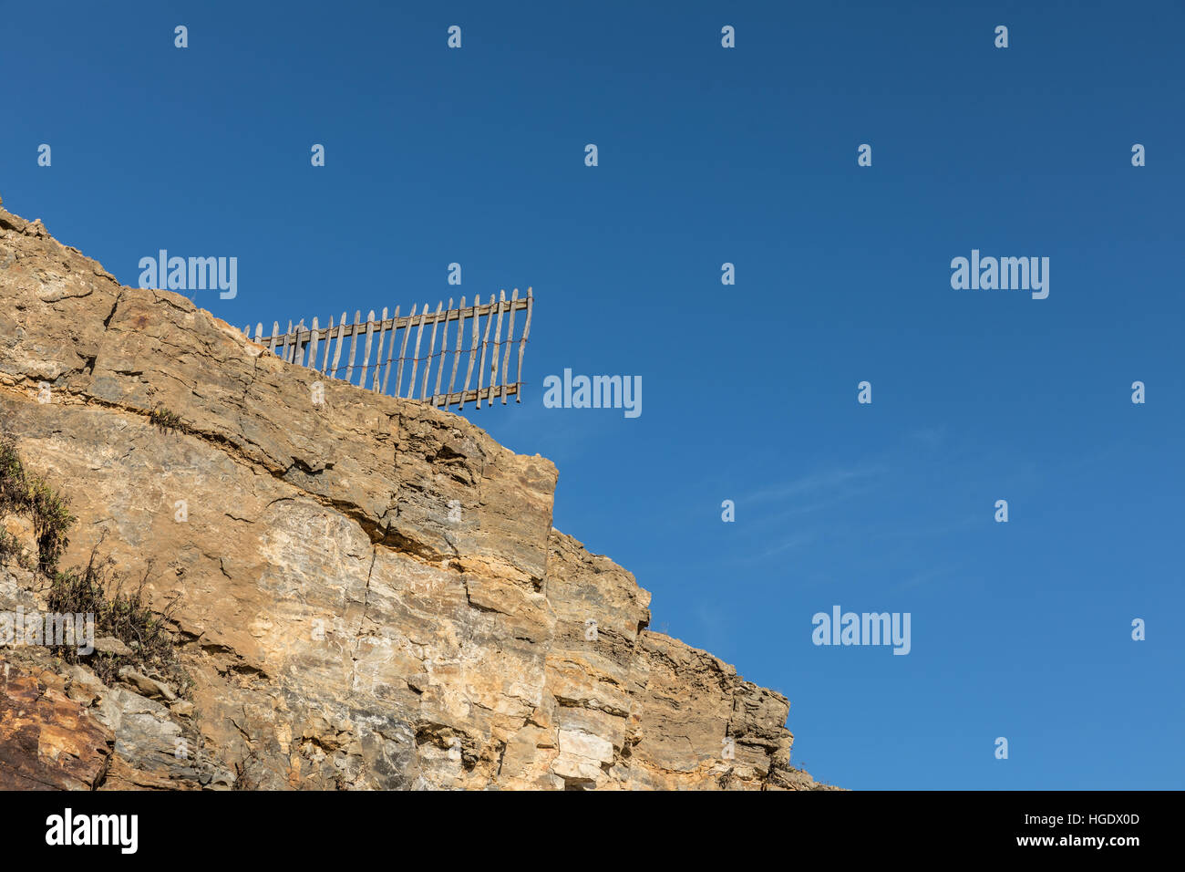 Cliff fence hi-res stock photography and images - Alamy