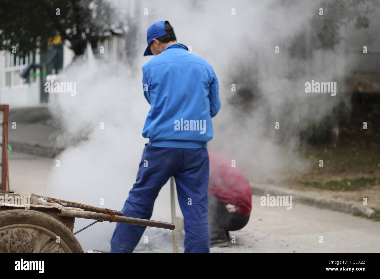 Construction worker fog hi-res stock photography and images - Alamy