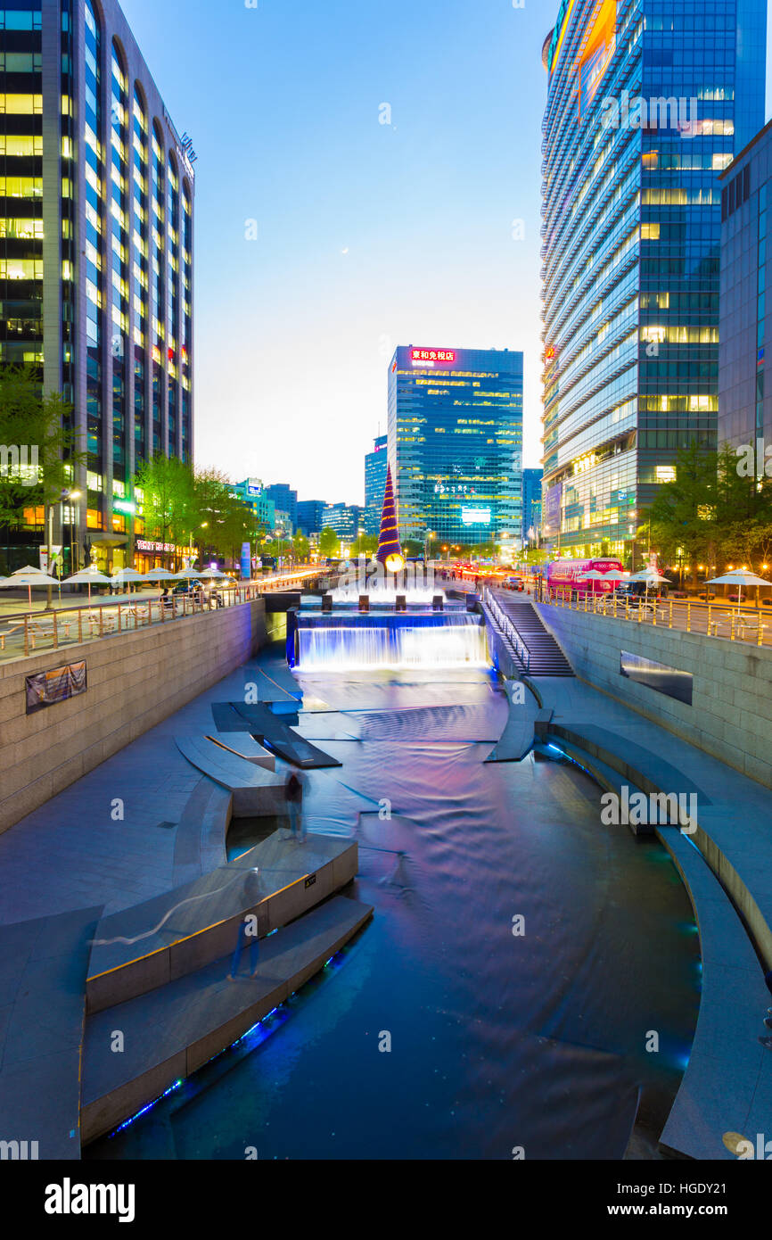 Cheonggyecheon river hi-res stock photography and images - Alamy