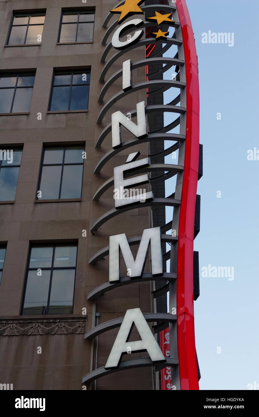 Outdoor movie theater hi-res stock photography and images - Alamy