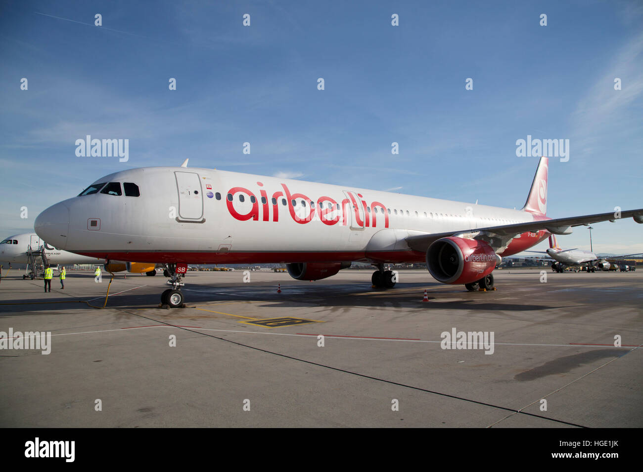 Air to air refueling airplane hi-res stock photography and images - Alamy