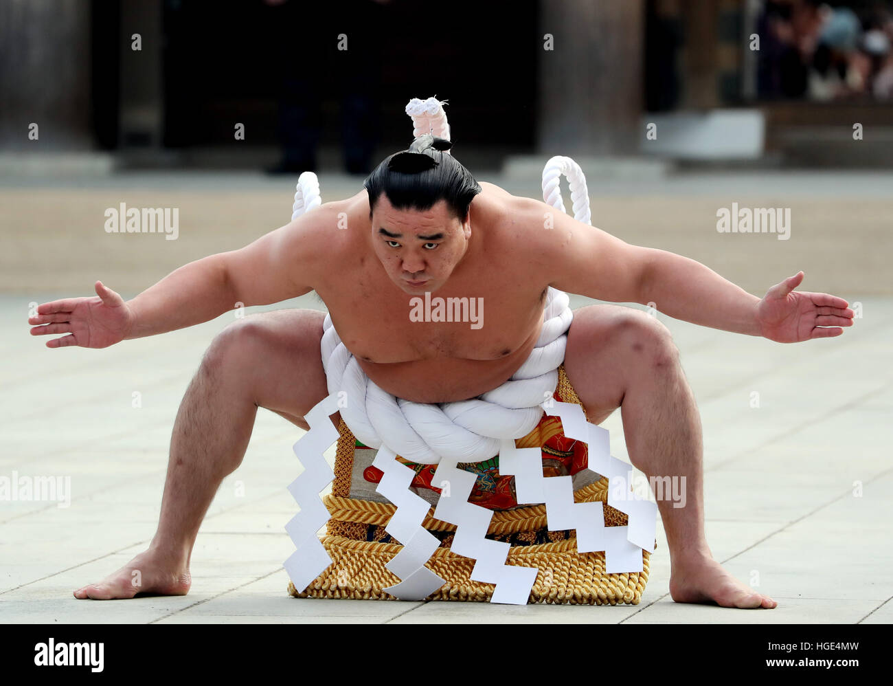 Tokyo, Japan. 6th Jan, 2017. Sumo grand champion "yokozuna" Harumafuji ...