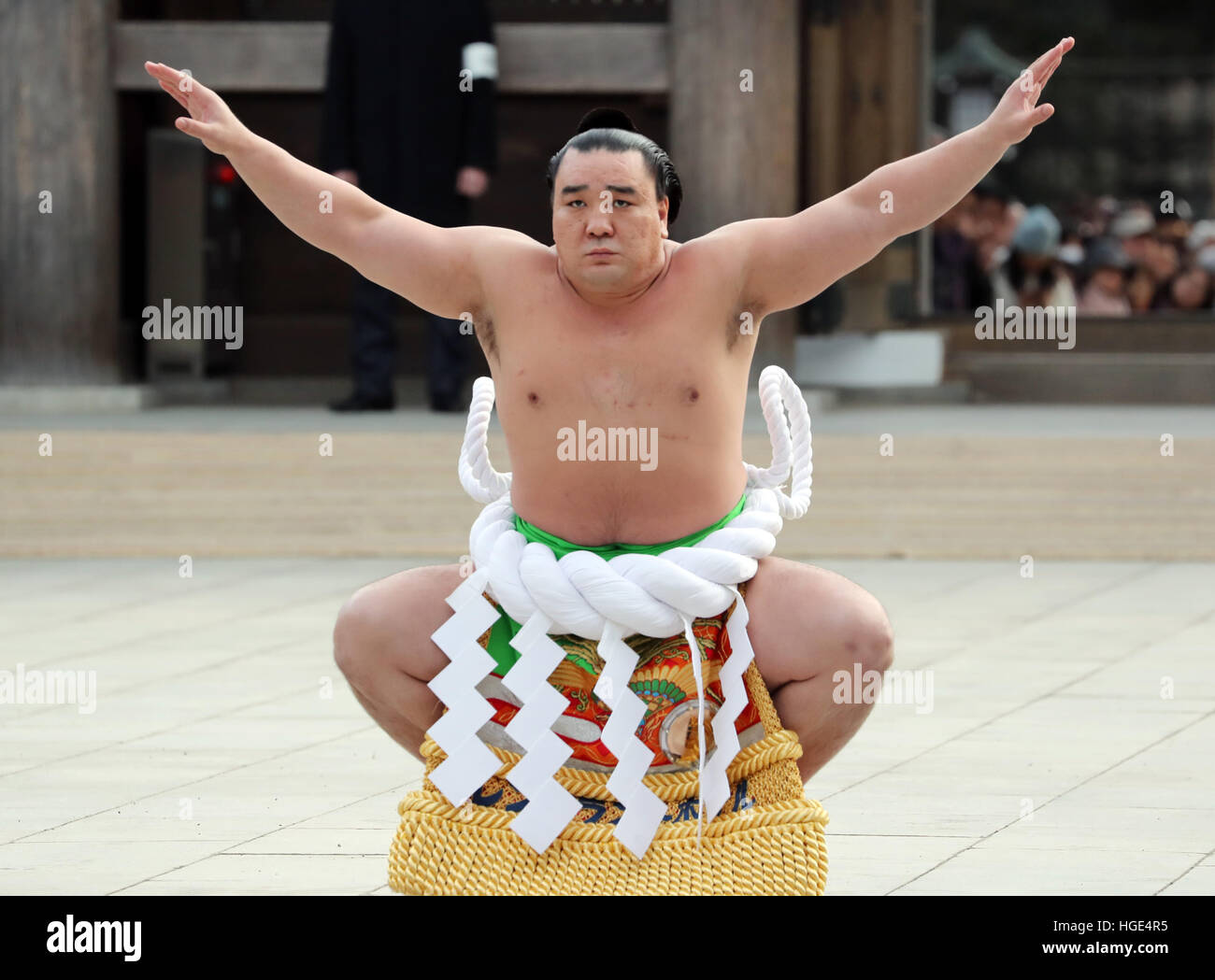 Tokyo, Japan. 6th Jan, 2017. Sumo grand champion "yokozuna" Harumafuji ...