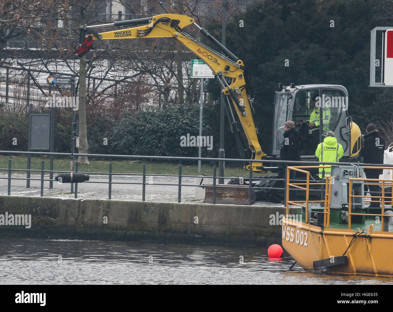 Bomb defusal hi-res stock photography and images - Alamy